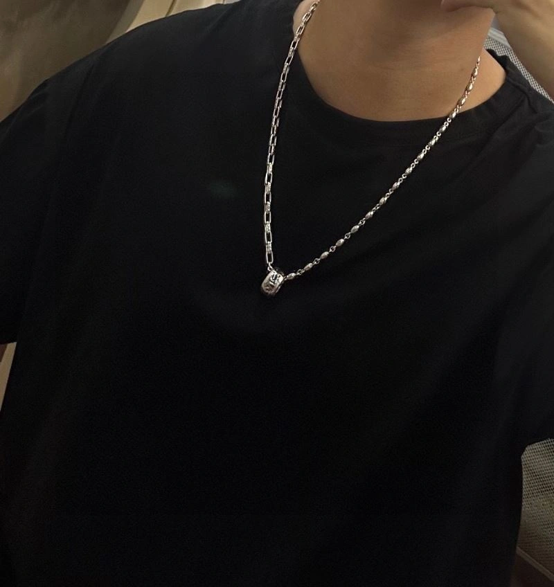 Brand-authenticated Louis Vuitton Necklaces
