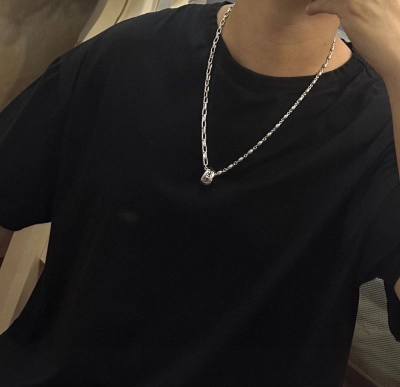Brand-authenticated Louis Vuitton Necklaces