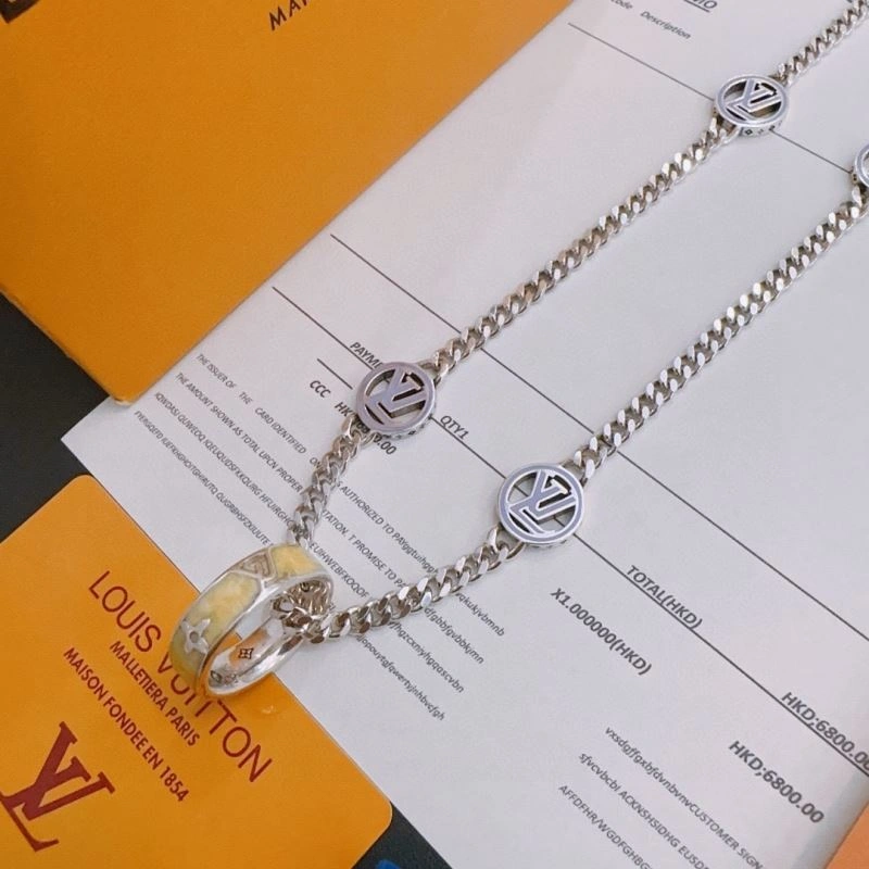Reasonably priced Louis Vuitton Necklaces