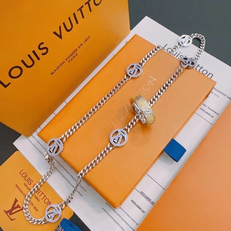 Reasonably priced Louis Vuitton Necklaces