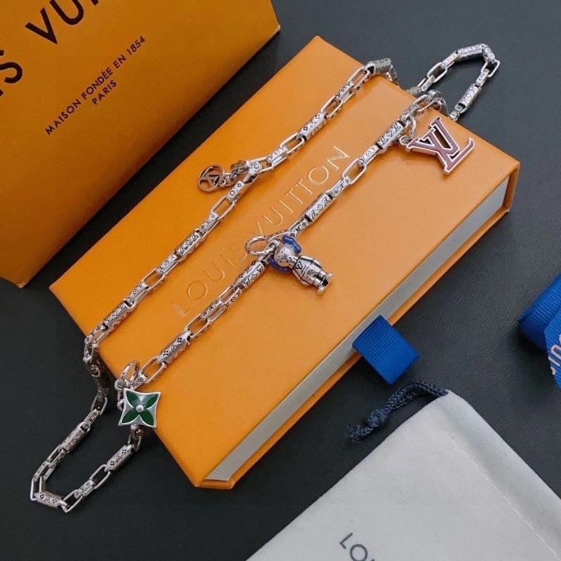 Top mirror Louis Vuitton Necklaces