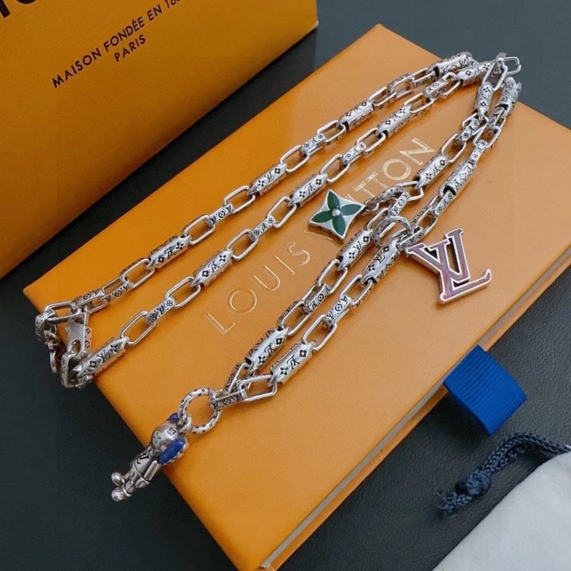 Top mirror Louis Vuitton Necklaces