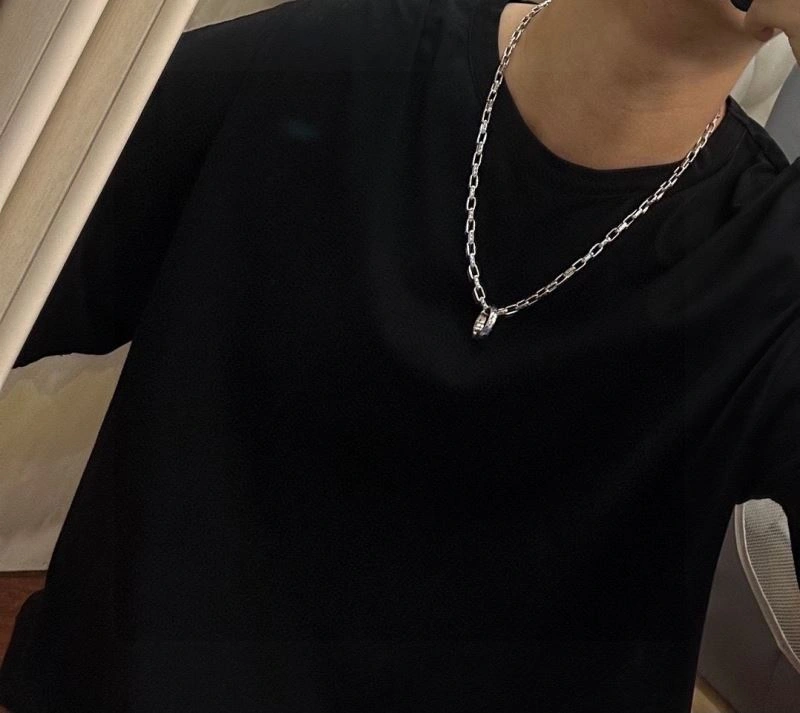 Indistinguishable Louis Vuitton Necklaces