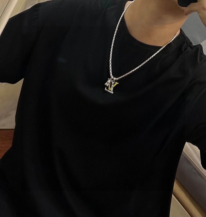 Indistinguishable Louis Vuitton Necklaces