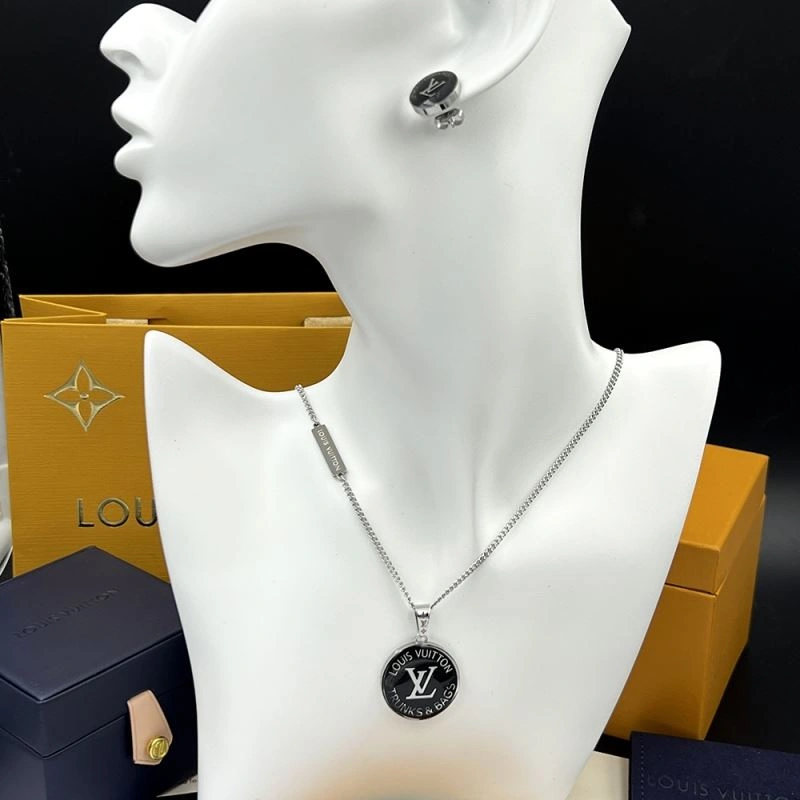 Top mirror Louis Vuitton Necklaces