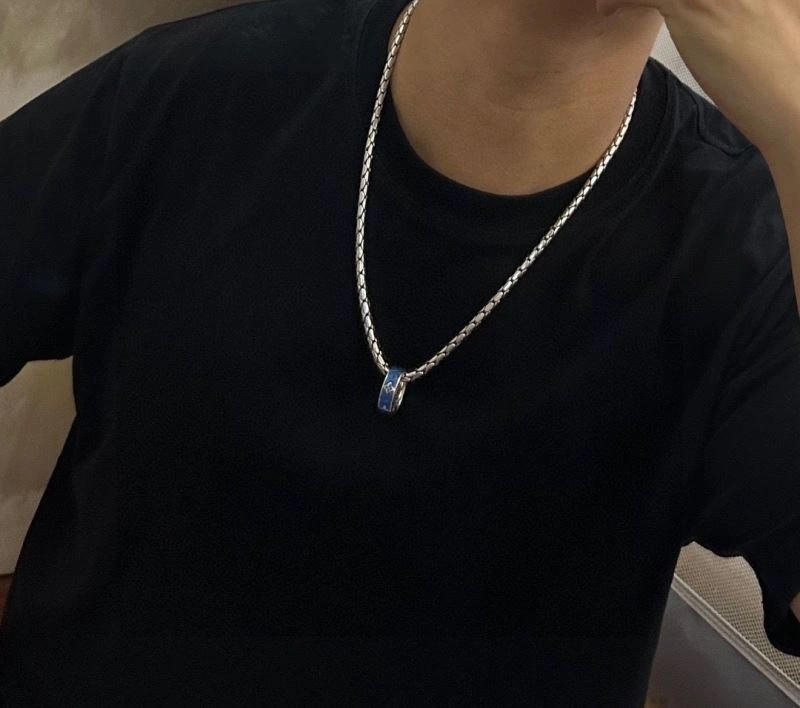 Inexpensive Louis Vuitton Necklaces