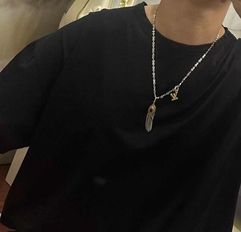Value-priced Louis Vuitton Necklaces