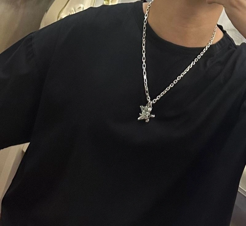 Discounted Louis Vuitton Necklaces
