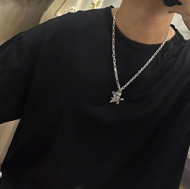 Discounted Louis Vuitton Necklaces