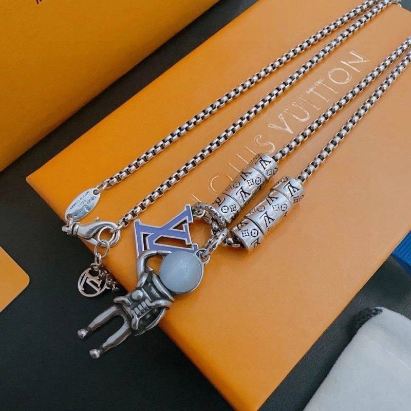 Top mirror Louis Vuitton Necklaces