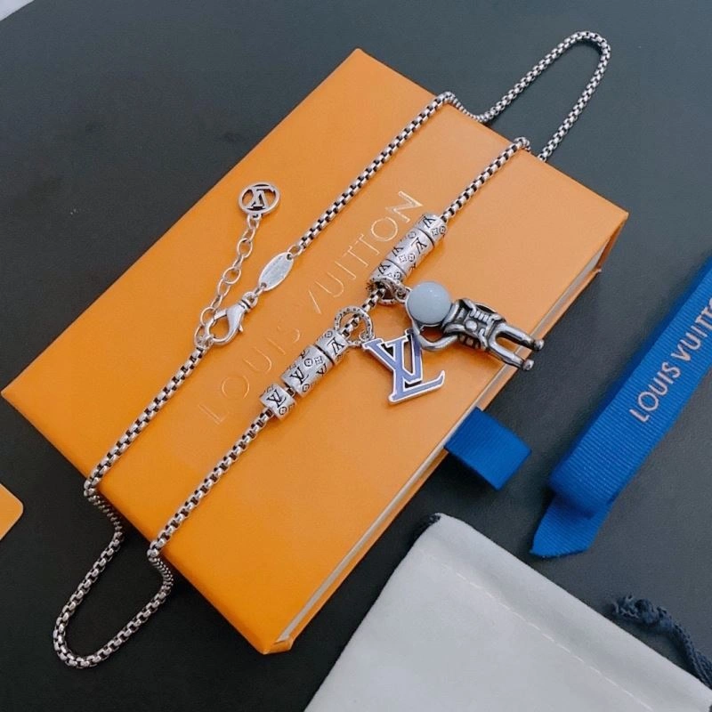 Top mirror Louis Vuitton Necklaces