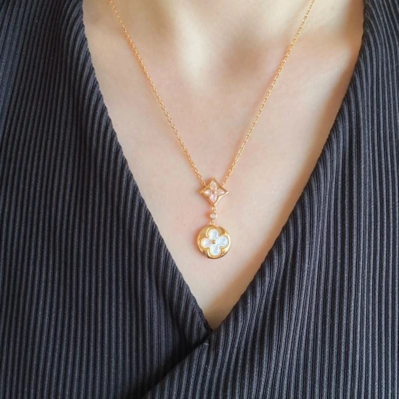 High accuracy Louis Vuitton Necklaces