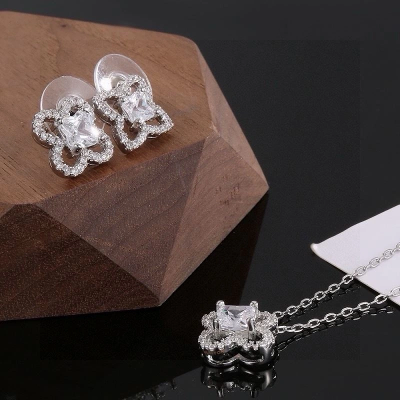 Real Louis Vuitton Necklaces
