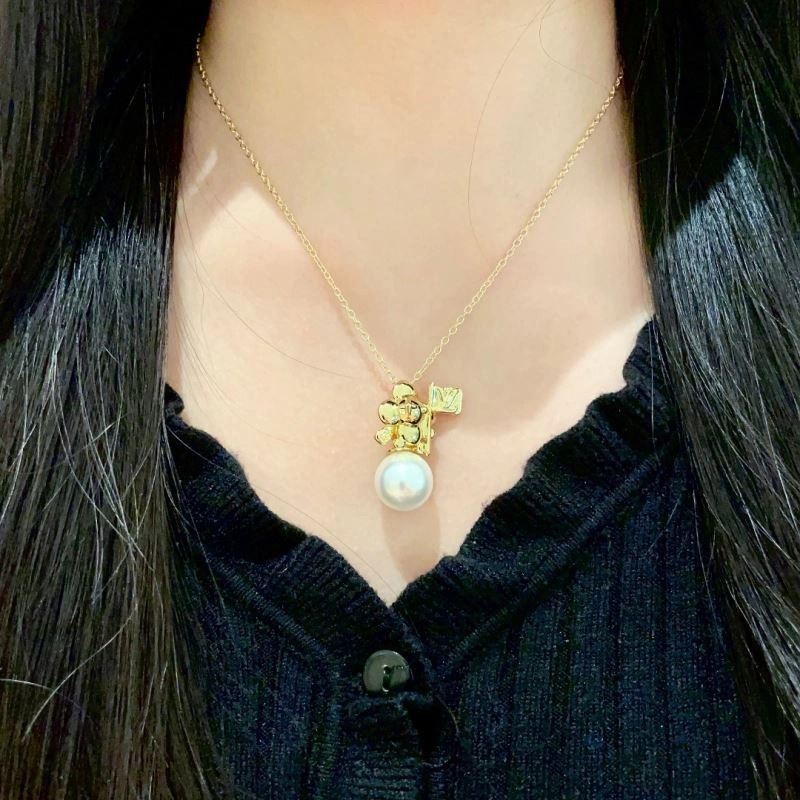 Discounted Louis Vuitton Necklaces