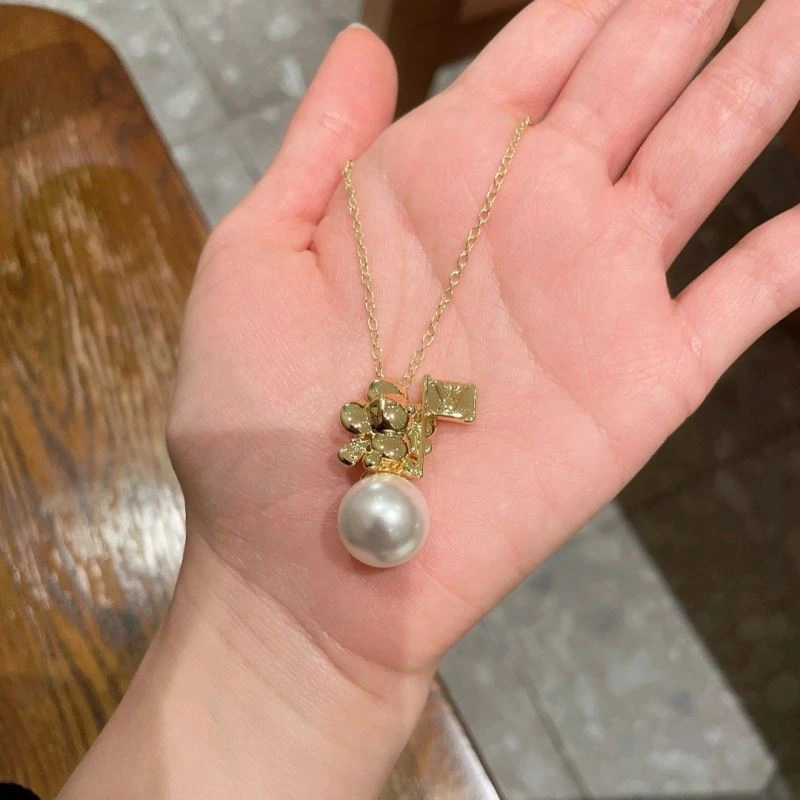 Discounted Louis Vuitton Necklaces