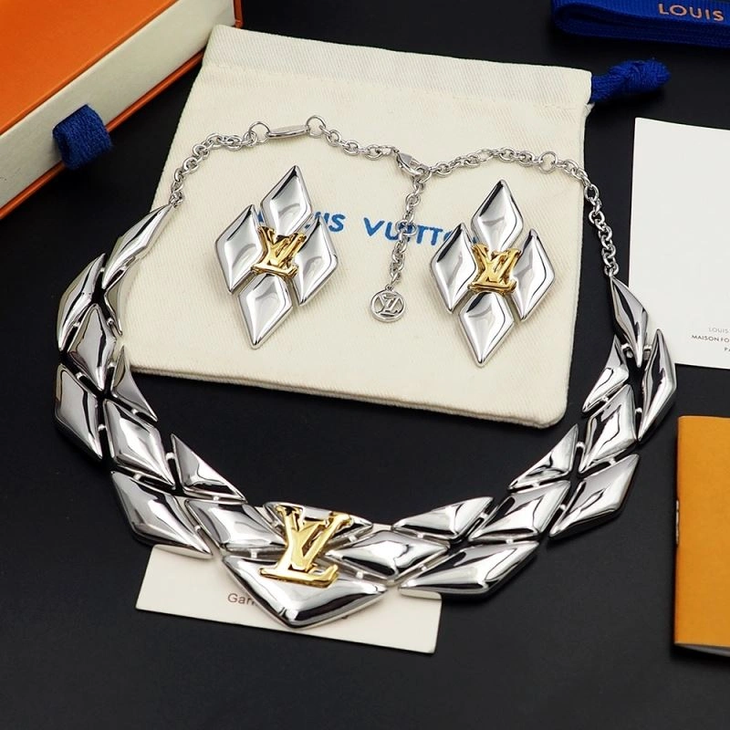 Official Louis Vuitton Necklaces