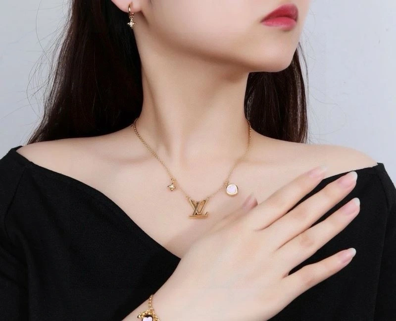Indistinguishable Louis Vuitton Necklaces
