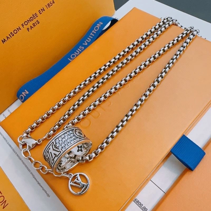 Brand-authenticated Louis Vuitton Necklaces