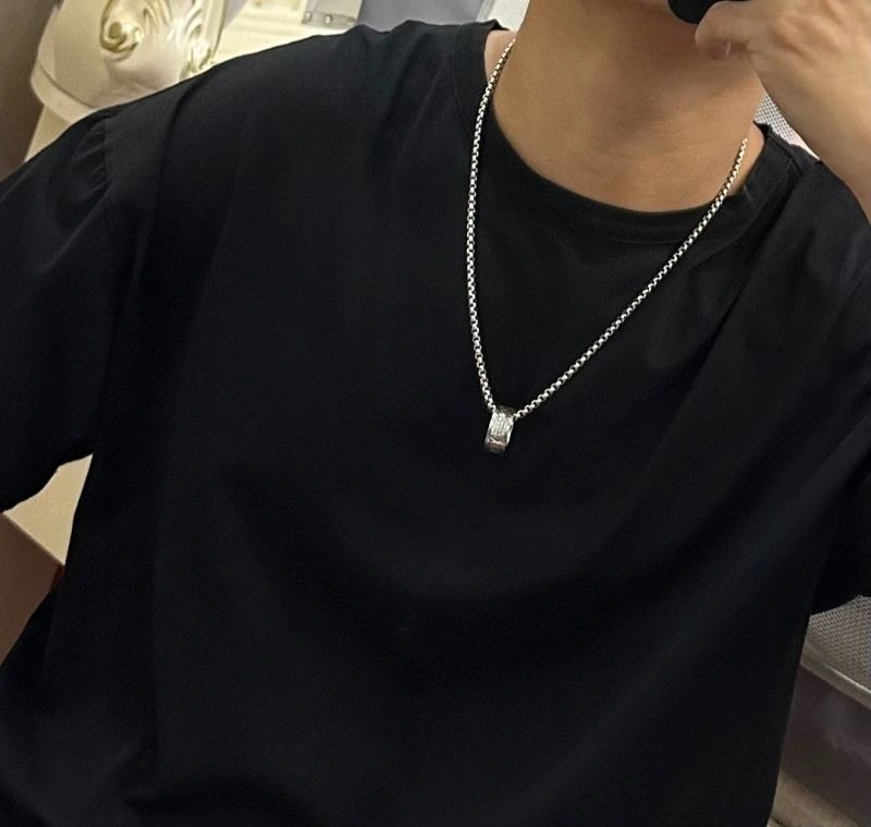 Brand-authenticated Louis Vuitton Necklaces