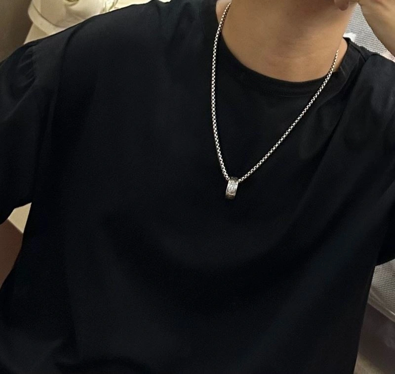 Brand-authenticated Louis Vuitton Necklaces