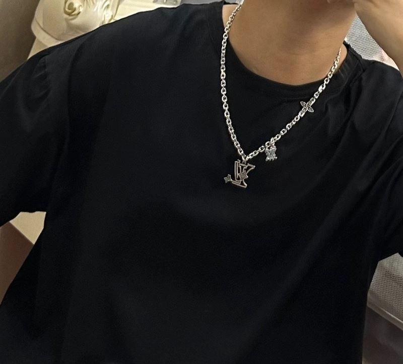 Accurate model Louis Vuitton Necklaces