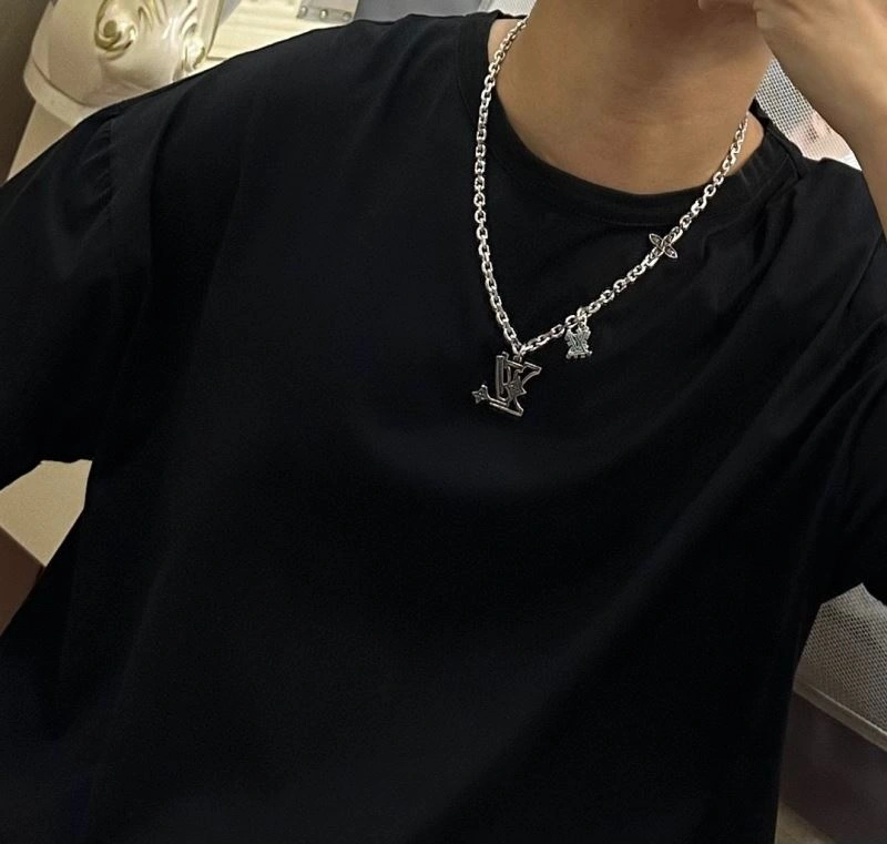 Accurate model Louis Vuitton Necklaces