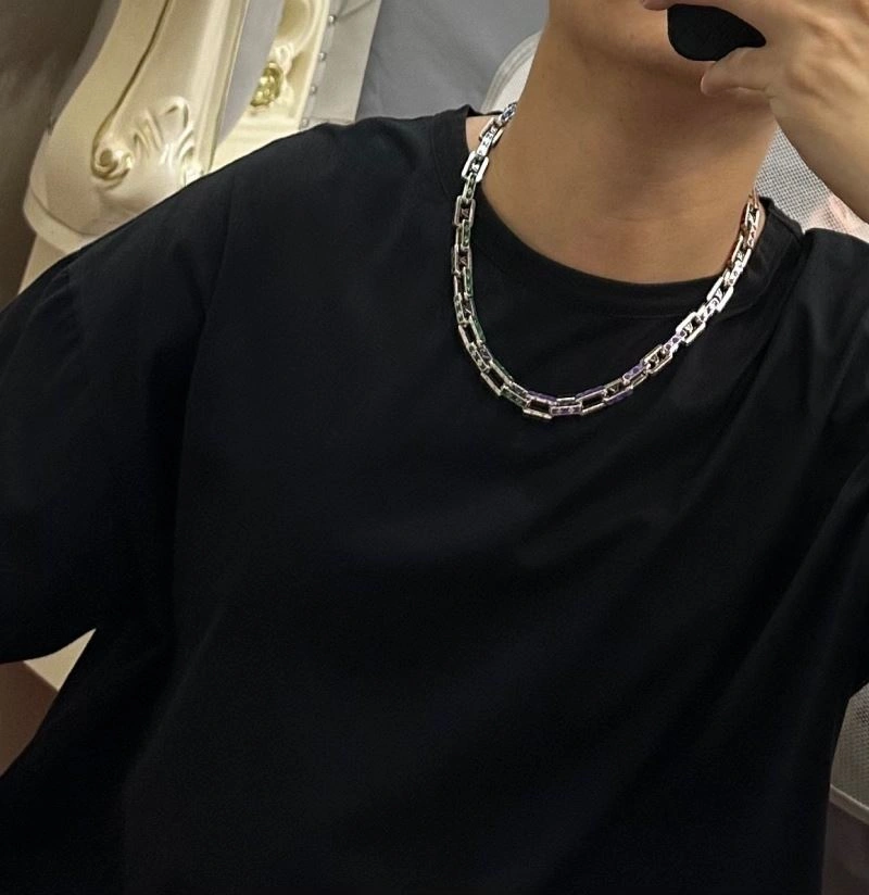 Indistinguishable Louis Vuitton Necklaces