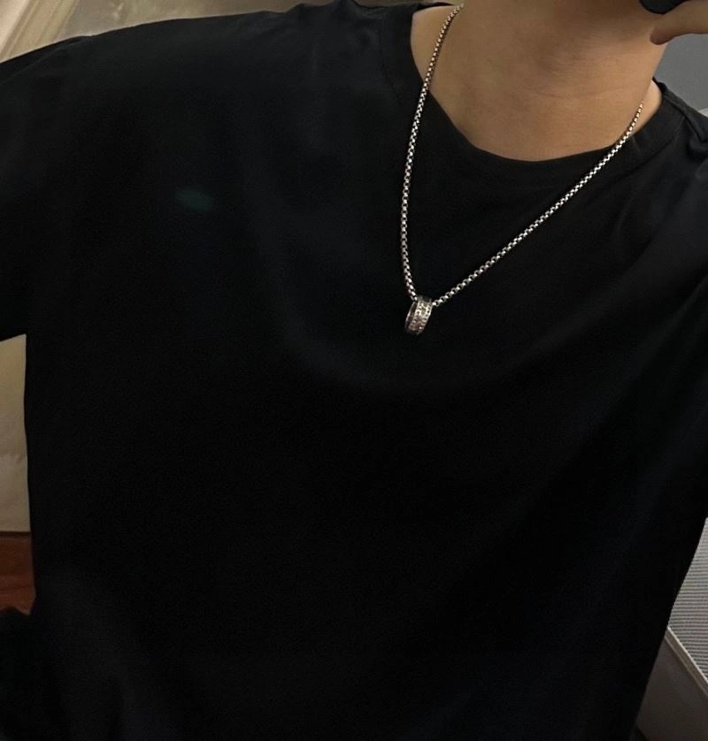 Cut-rate Louis Vuitton Necklaces