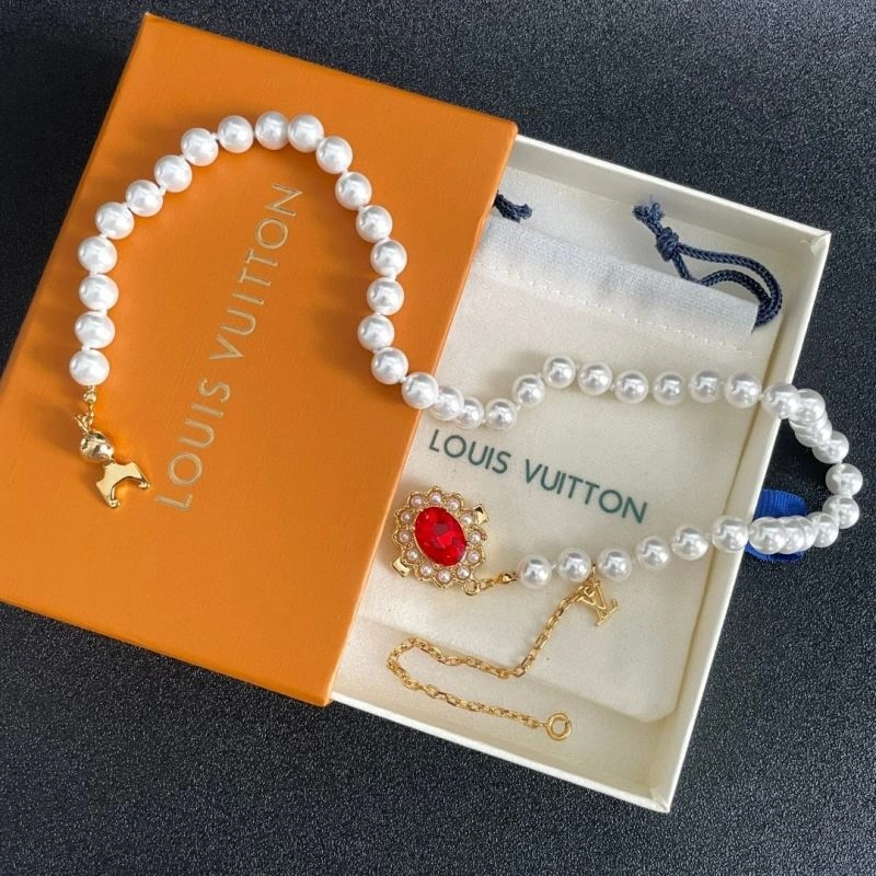 Brand-authenticated Louis Vuitton Necklaces