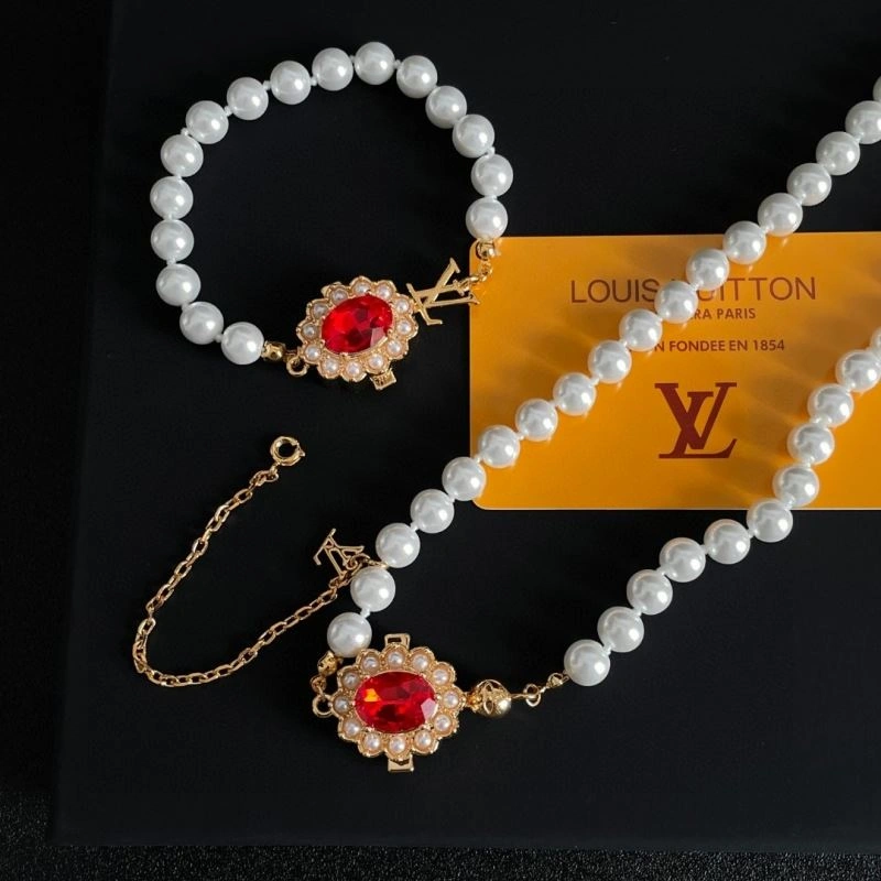 Brand-authenticated Louis Vuitton Necklaces
