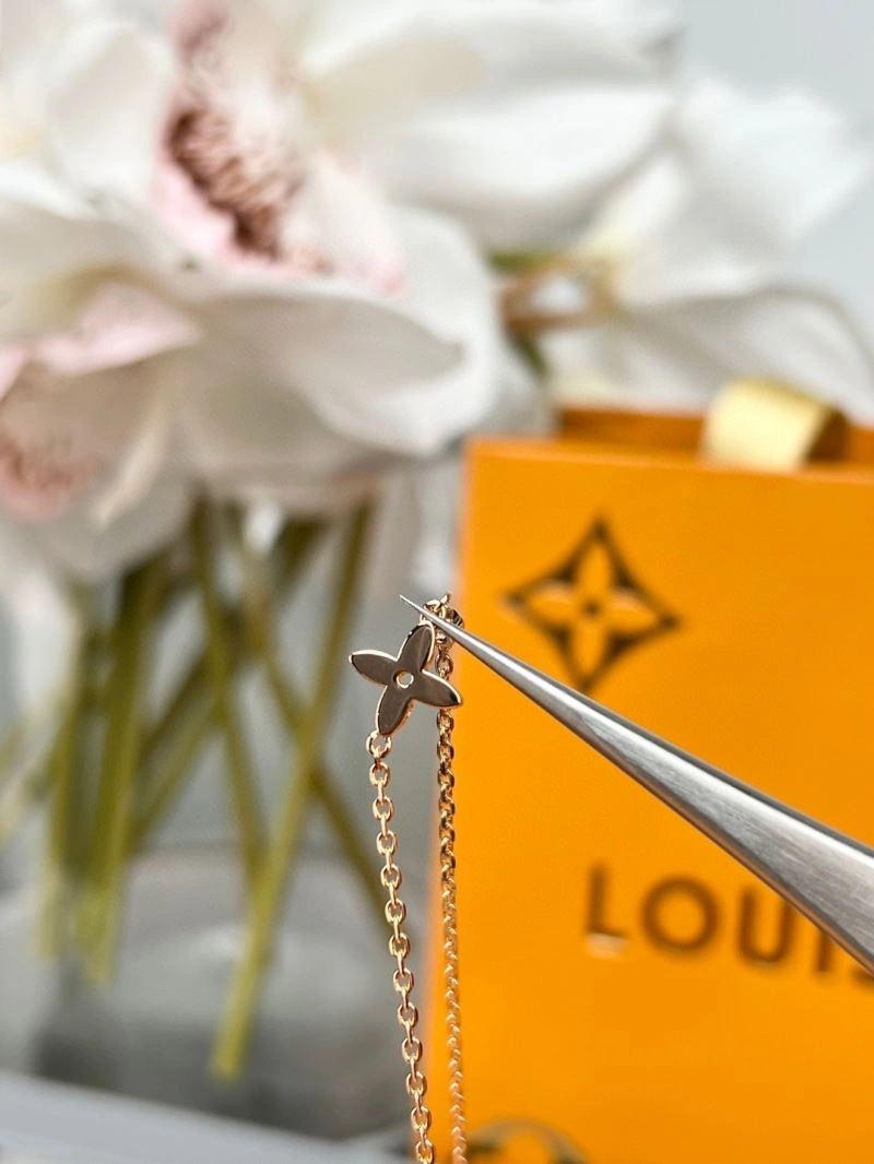 Bargain Louis Vuitton Necklaces