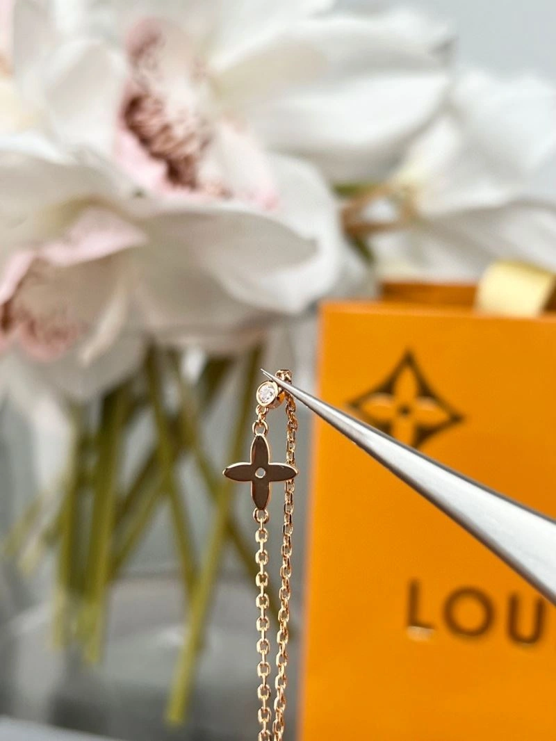 Bargain Louis Vuitton Necklaces