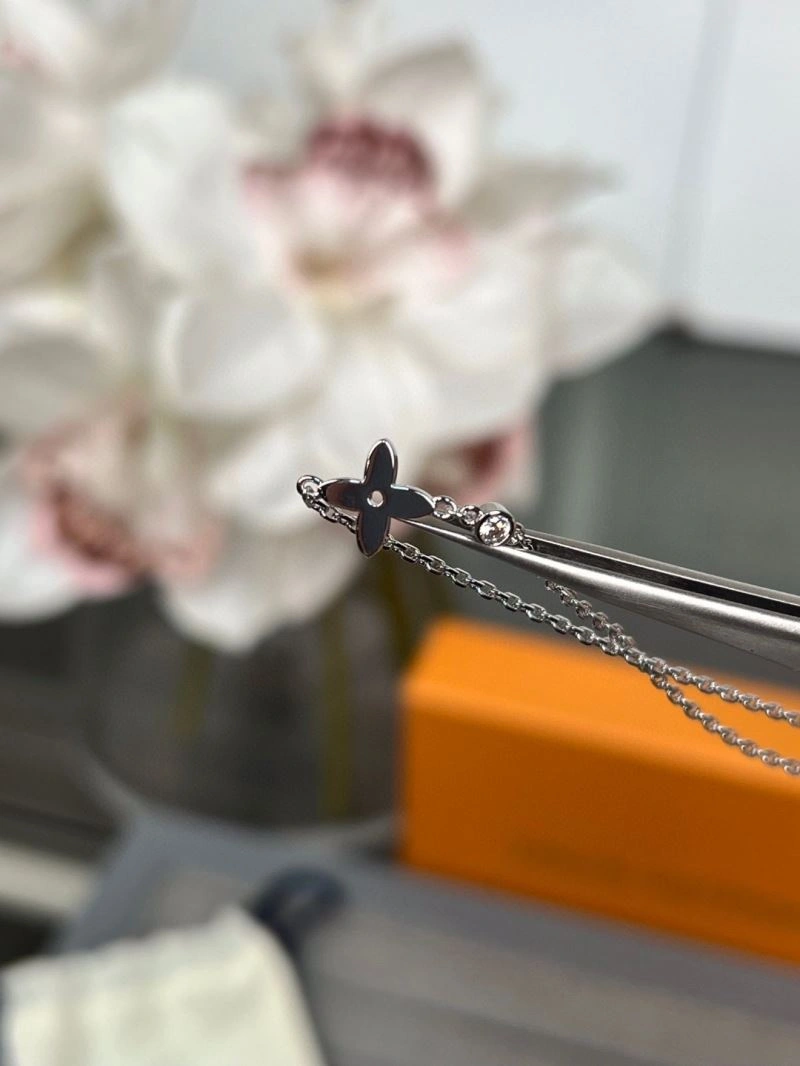 Bargain Louis Vuitton Necklaces