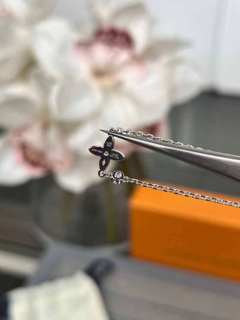 Bargain Louis Vuitton Necklaces