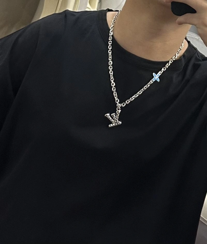 Cut-rate Louis Vuitton Necklaces