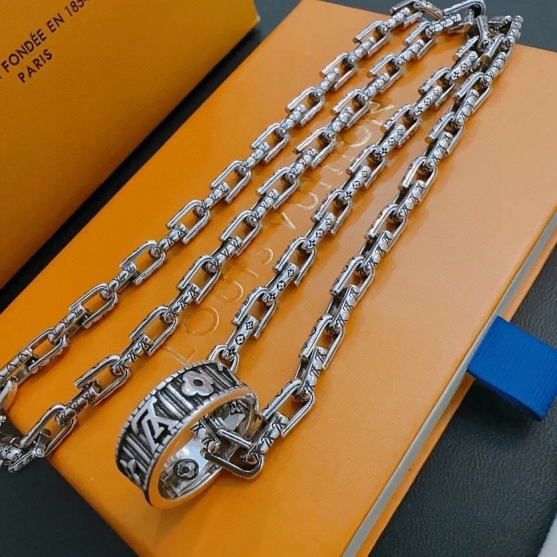 Official Louis Vuitton Necklaces