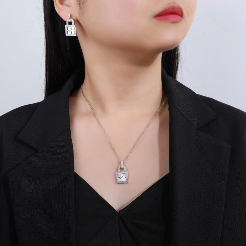 Discounted Louis Vuitton Necklaces