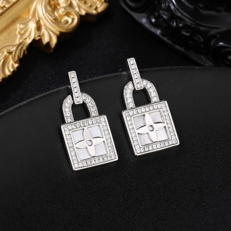 Discounted Louis Vuitton Necklaces