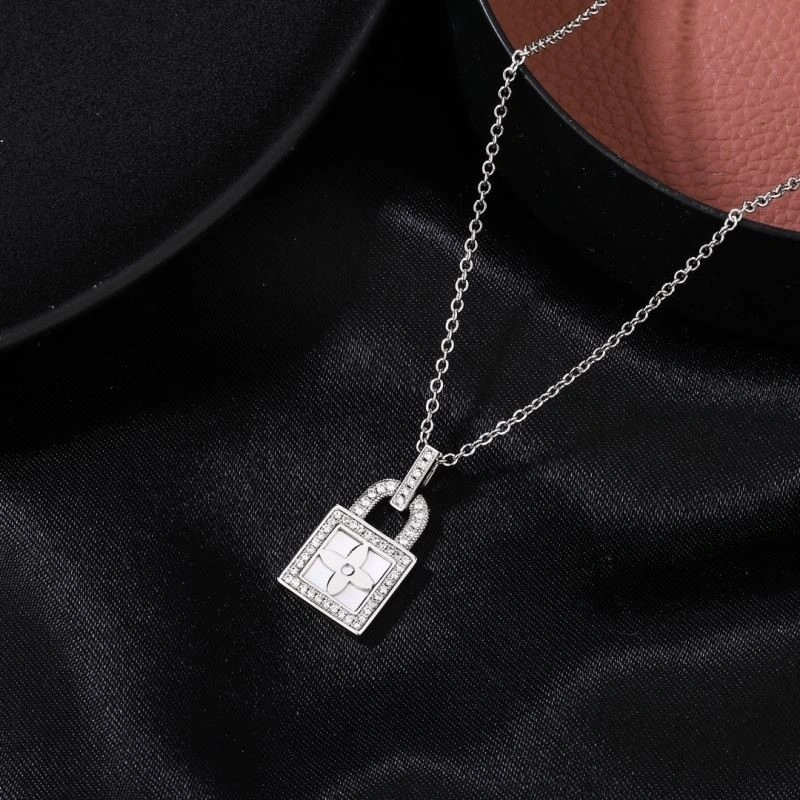 Discounted Louis Vuitton Necklaces