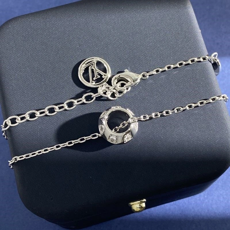 Reasonably priced Louis Vuitton Necklaces