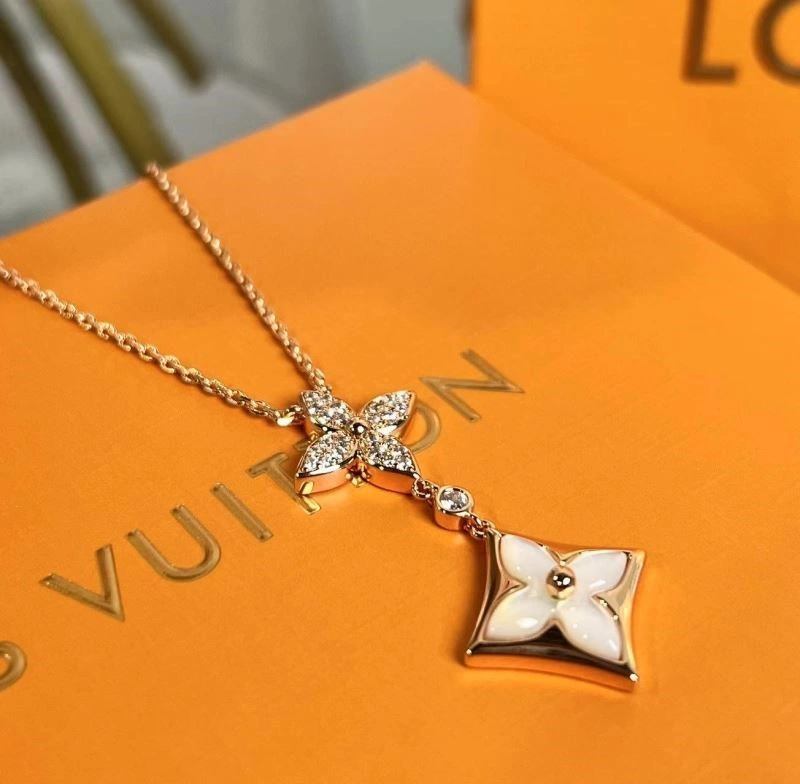 Top mirror Louis Vuitton Necklaces