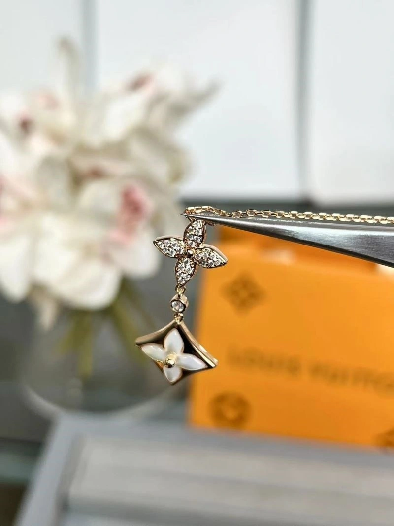 Top mirror Louis Vuitton Necklaces