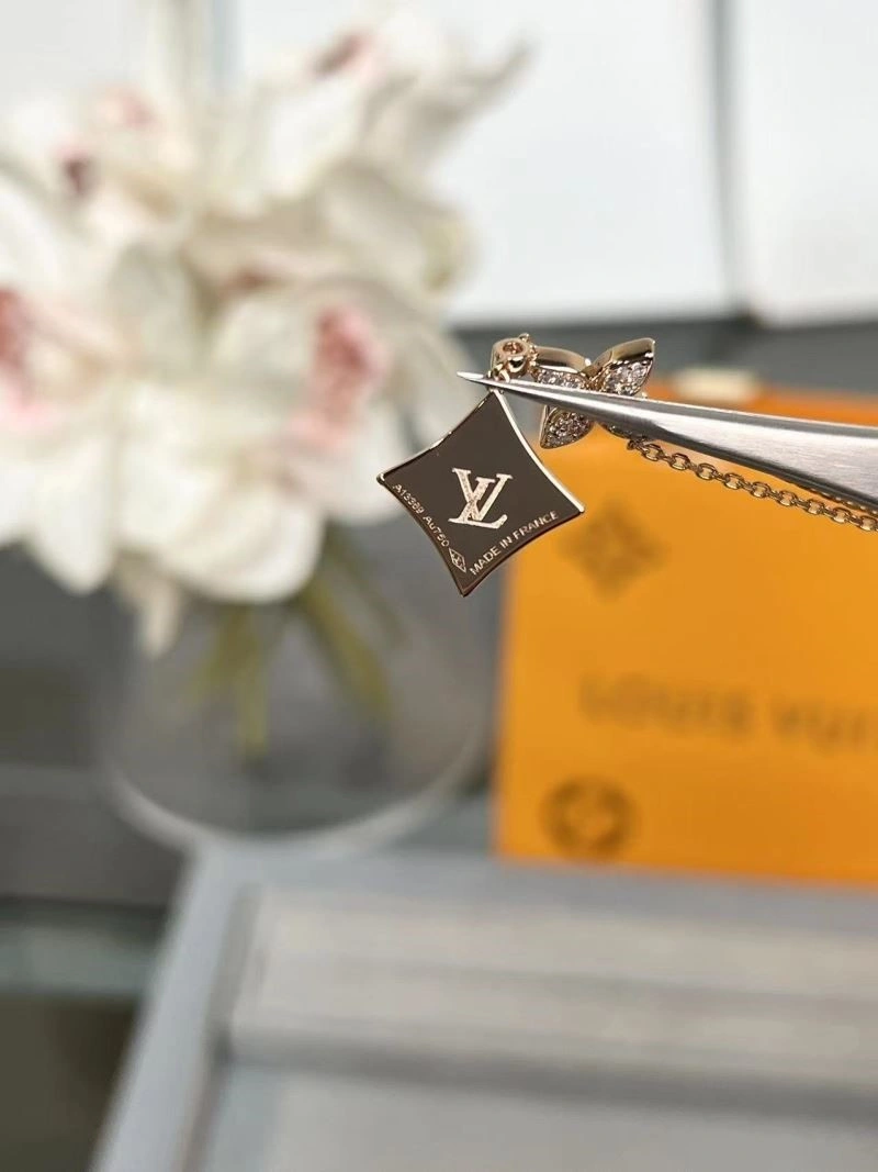 Top mirror Louis Vuitton Necklaces
