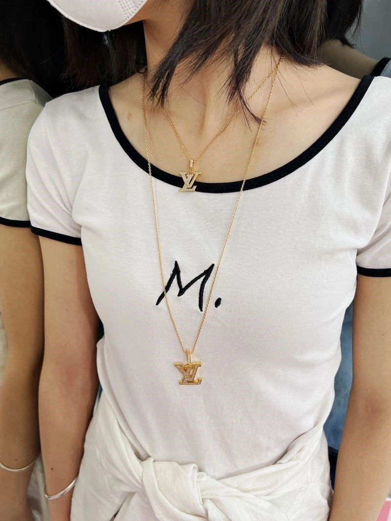 Official Louis Vuitton Necklaces