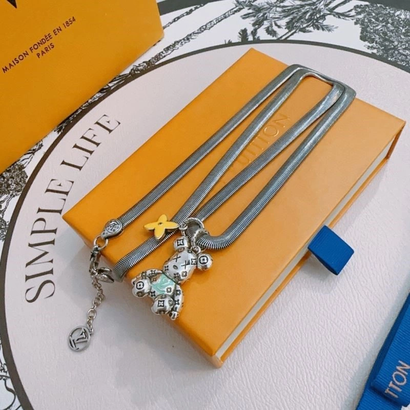 Official Louis Vuitton Necklaces