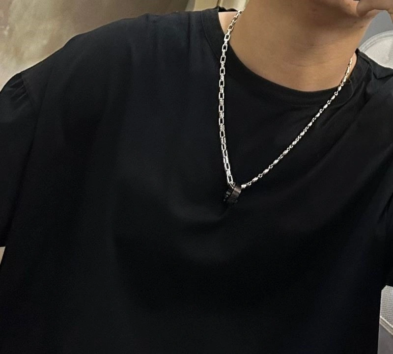Value-priced Louis Vuitton Necklaces