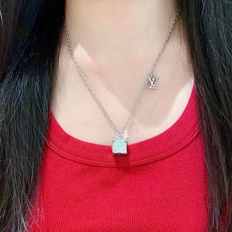 Discounted Louis Vuitton Necklaces
