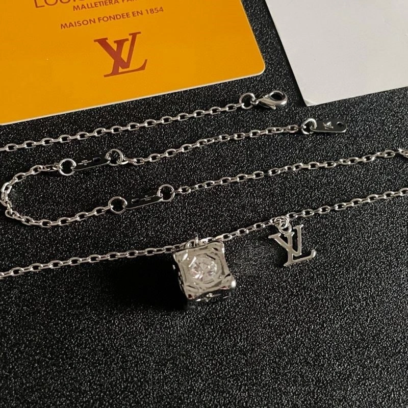 Discounted Louis Vuitton Necklaces