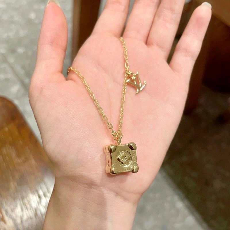Cut-rate Louis Vuitton Necklaces