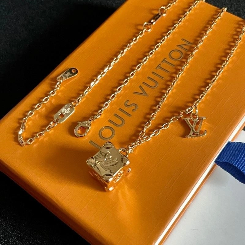 Cut-rate Louis Vuitton Necklaces